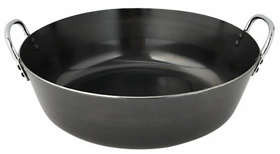 ■使用前の注意：この商品は透明シリコン樹脂塗膜加工がしてあります。使い始めに本体の仕込をする場合は付属の説明書をお読みください。■呼び寸法：33cm ■重量：3222g ■底の厚さ：3．2mm■材質：本体：鉄（透明シリコン樹脂塗膜加工）、ハ...