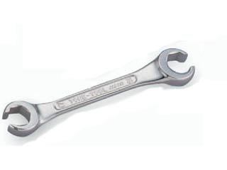 配管用のレンチです。ブレーキパイプや高圧パイプ用ナットの作業用に最適です角度は力を加えやすい15度設計。M261011　