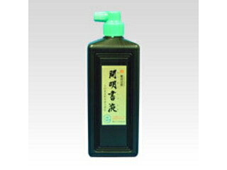 ●内容量：450ml●材質：容器＝再生PE学童が毛筆で書を習うのに適しています。筆運びが軽く、にじみを防ぎ、筆をいためず、乾きが早いように工夫された良質の液墨です。 商品情報 品番SY5084入数1個 SY5084　