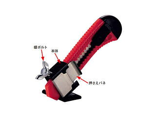 サポート板バネでガタツキを無くしました。丸鋸定規にセットしてボードカッターとして使用。丸鋸定規にセットするだけで、簡単・便利なボードカッターになります！カッターは付いていますが、他メーカーのカッターも装着できます。■本体カラーアソート 商品...