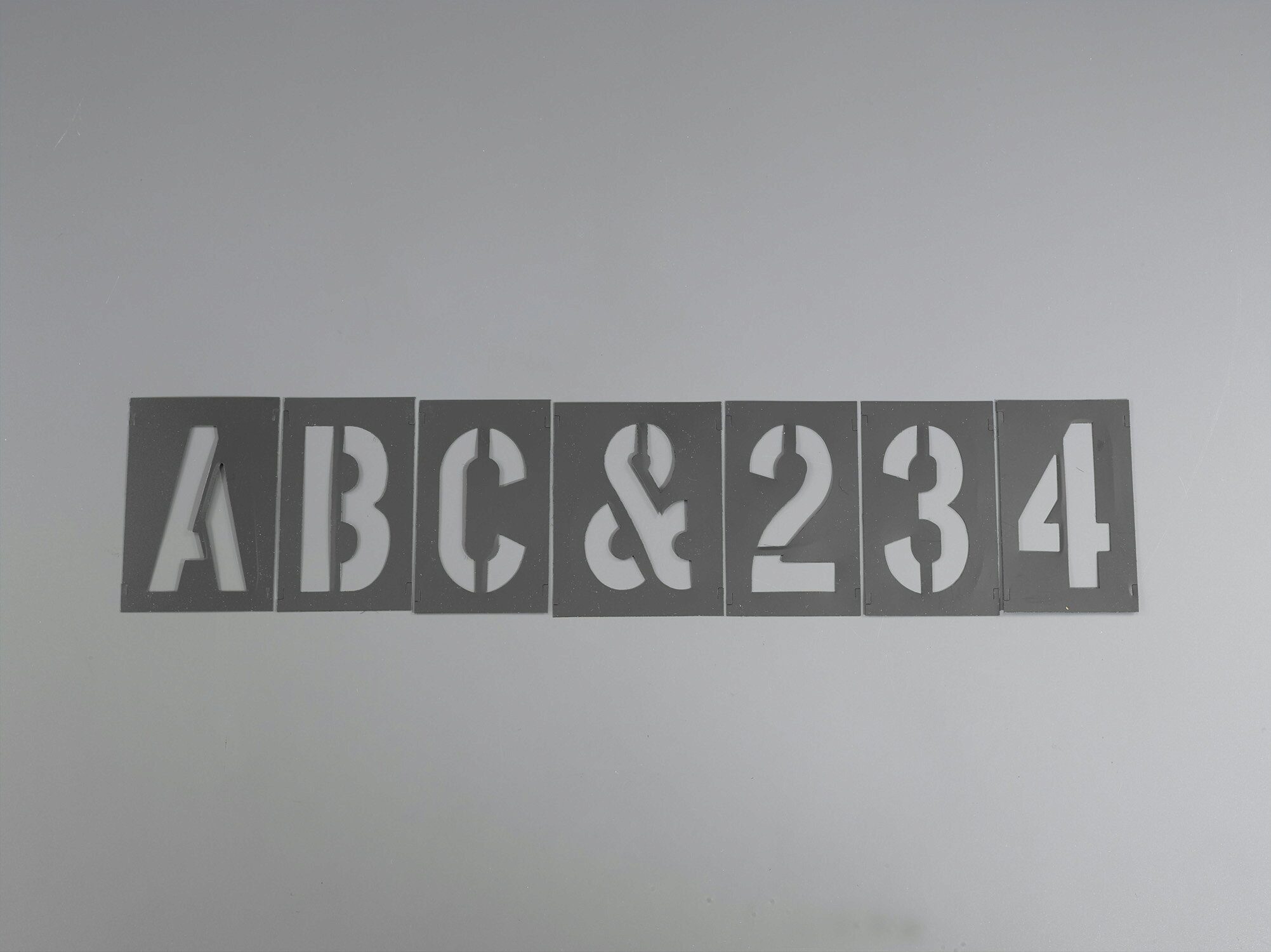 ≫ 商品詳細 ≪●〈セット内容〉…アルファベット(A〜Z)：26枚、数字(1〜0)：10枚、ダッシュ・ピリオド・＆・＄・A・E・R・S・スペース大・スペース小：各1枚(合計：46枚)●材質…プラスチック●インクはEA762-3、ローラー・ブ...