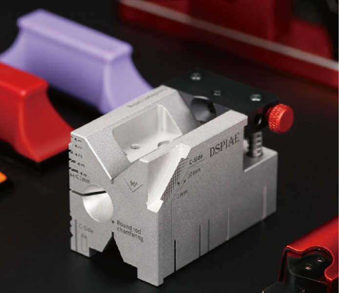 あらゆる加工もこれ1個で解決！ 中心に穴を開ける「穴あけジグ」（軸径3.175mmのドリルのみ対応） 垂直に穴を開ける「垂直ジグ」（軸径3.175mmのドリルのみ対応） 正確な角度が出せる / 接着後の固定が出来る「接合ジグ」 プラ棒を美し...