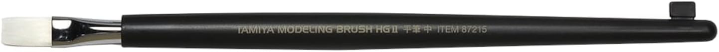 高品質で使い心地にも優れた平筆 高品質なPBT樹脂毛を使用した模型塗装用の平筆。 特殊な超極細毛を使用して塗料の含みがよく、柔らかく滑らかな筆運びも特徴。 持ちやすい形状の中太グリップはブラックの耐溶剤性プラスチック製。 レーザーマーキング...