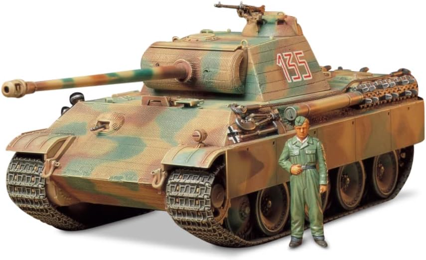 強敵となったソビエト軍T-34戦車に対抗するため、1943年に配備が開始されたドイツ戦車パンサーのプラスチックモデル組み立てキットです。 モデルはD型やA型に続いて1944年3月に生産開始されたG初期型をモデル化しました。 傾斜面で構成され...