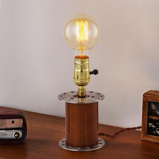 加工的雰囲気を添えて、シンプルながら個性的で、LED電球に対応した耐久性のあるテーブルランプ スペック:直径(Φ)約10cm高さ(H)約19cm コード長さ:約130cm 重量:670g 付属品:取扱説明書 備考:ロータリースイッチ(オン/...