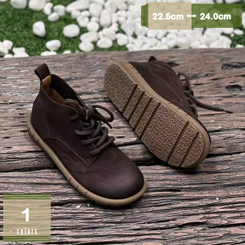 表地：牛革メイン素材：ゴム落ち着いた色合いが秋冬の大人の女性にぴったりなブーツは、様々なスタイルに合わせやすいシンプルなデザイン。履きやすくて歩きやすいで通勤通学のデイリーユースはもちろん、フォーマルな場面にもお使いいただける。履いた感じは...