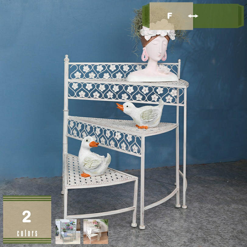 メイン素材：鉄【商品詳細】サイズ：長さ×幅×高さ：具体的なサイズは画像参照（スタッフ採寸のため、若干の誤差が生じる場合がございます）【材質&デザイン】ガーデンラック全体が防錆塗装鉄パイプのデザインになっています。鉄スタンドは家の装飾スタイル...