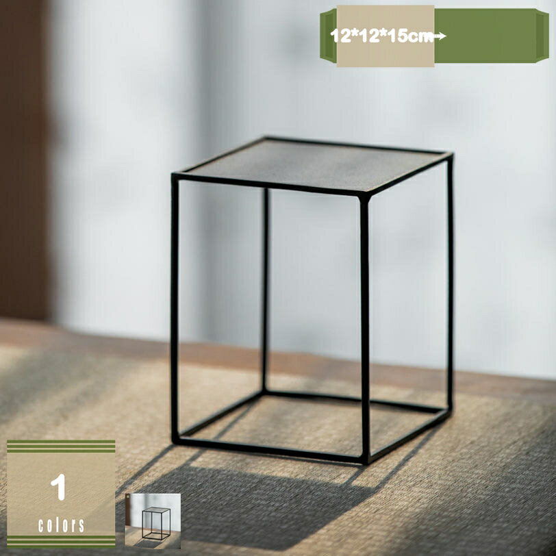 メイン素材：鉄【ガーデンフレーム】サイス(約)：12*12*15cm豪華な雰囲気を演出してくれます。お正月やクリスマスといった綺羅びやかなシーンにもぴったりです。二層設計を採用するこのフラワースタンドは複数の植木鉢を配置することができます。...