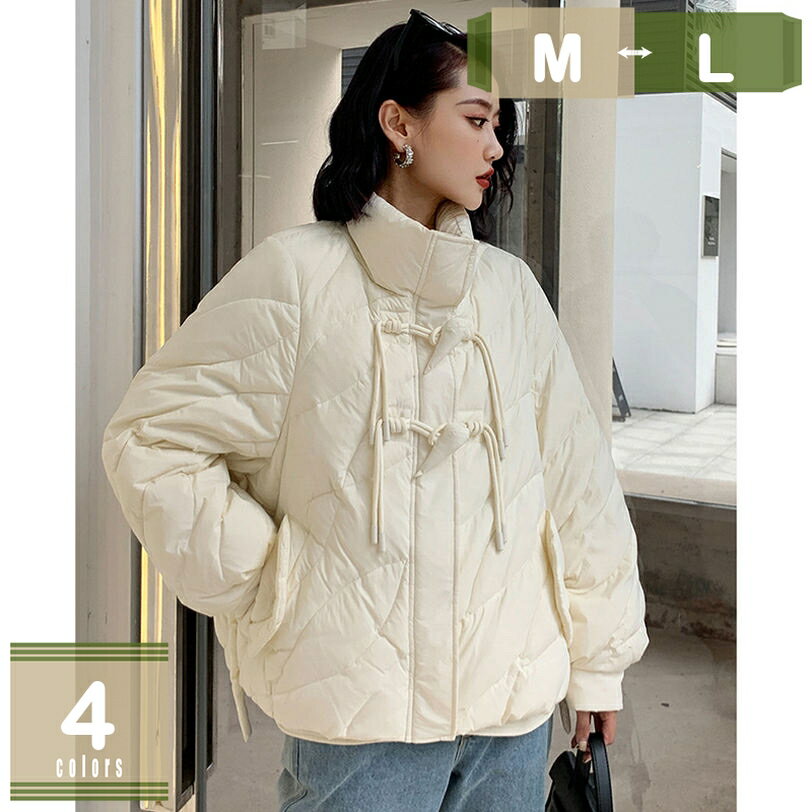 表地：ポリエステルメイン素材：☆【素材構成】表地：ポリエステル 【詰め物】：詰め物はホワイトを使用しており、防寒性バッチリ！ 【サイズ】：M L 【カラー】：カーキ ベージュ レッド ブラック☆これからのシーズンにピッタリした超軽量のコート...