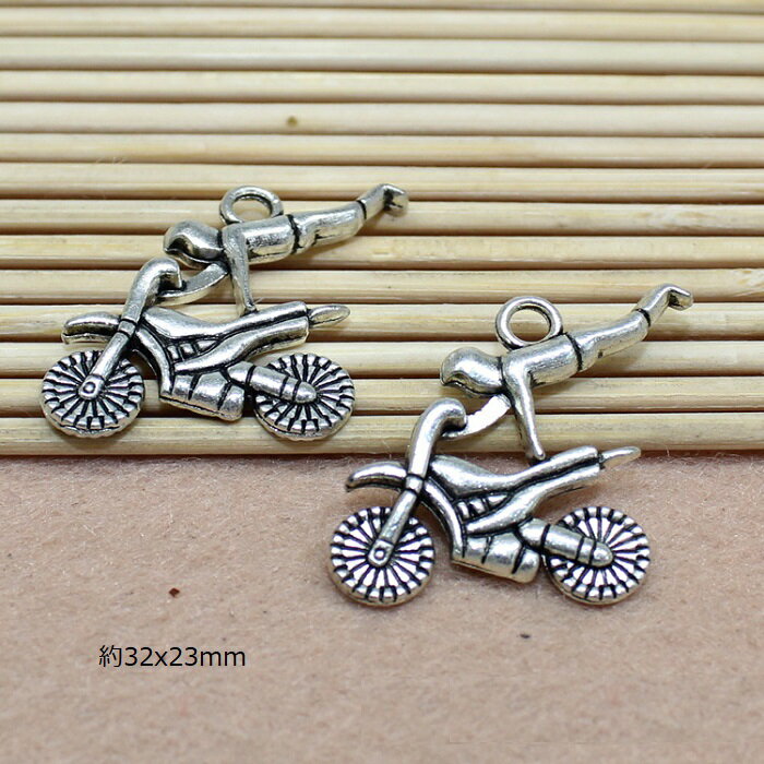 ★素材：金属★サイズ：写真参照★色：写真参照【重要なお知らせ】 ※当店のパーツ製品は全て海外仕入製品となります。必ずご納得の上ご購入下さいますようお願い致します。 ※輸入品の為傷や色ムラがあるものもございます。低価格での販売の為、気になる方...