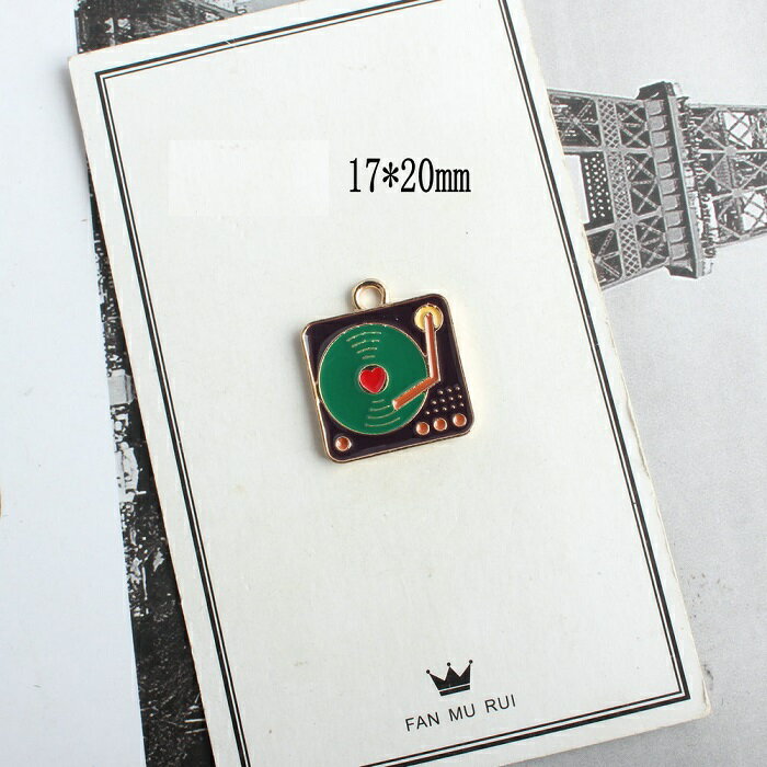 ★素材：金属★サイズ：写真参照★色：写真表示【重要なお知らせ】 ※当店のパーツ製品は全て海外仕入製品となります。必ずご納得の上ご購入下さいますようお願い致します。 ※輸入品の為傷や色ムラがあるものもございます。低価格での販売の為、気になる方...