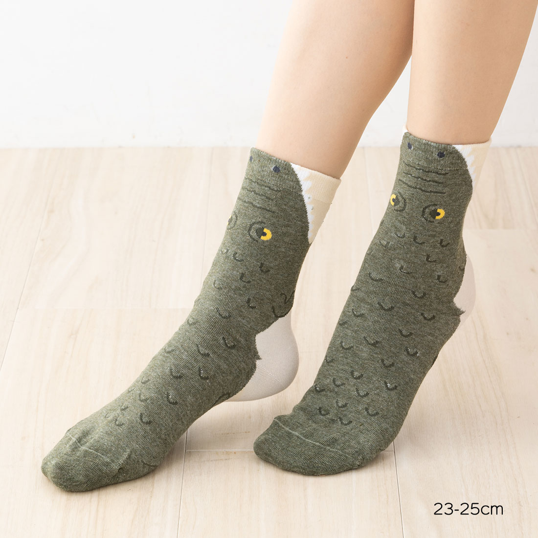 :.☆*.:*: ★ :.☆*.:*: :.☆*.:*: :.☆*.:*: ★ :.☆*.:*: :.☆*.:*: :.☆*.:*:★ :.☆*.:*: サメ、ペンギン、ワニなど、人気の動物たちが口を大きく開けたデザインで、履くと食べられち...