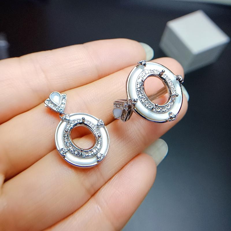 ・カテゴリ: アクセサリー・タイプ: フリーサイズ・スタイル: ビジネスカジュアル・素材: シルバー・素材純度: S925シルバー・デザイン要素: 満天の星・デザインカテゴリ: 自然・カラー展開: シルバー、ローズシルバー・対象: 女性