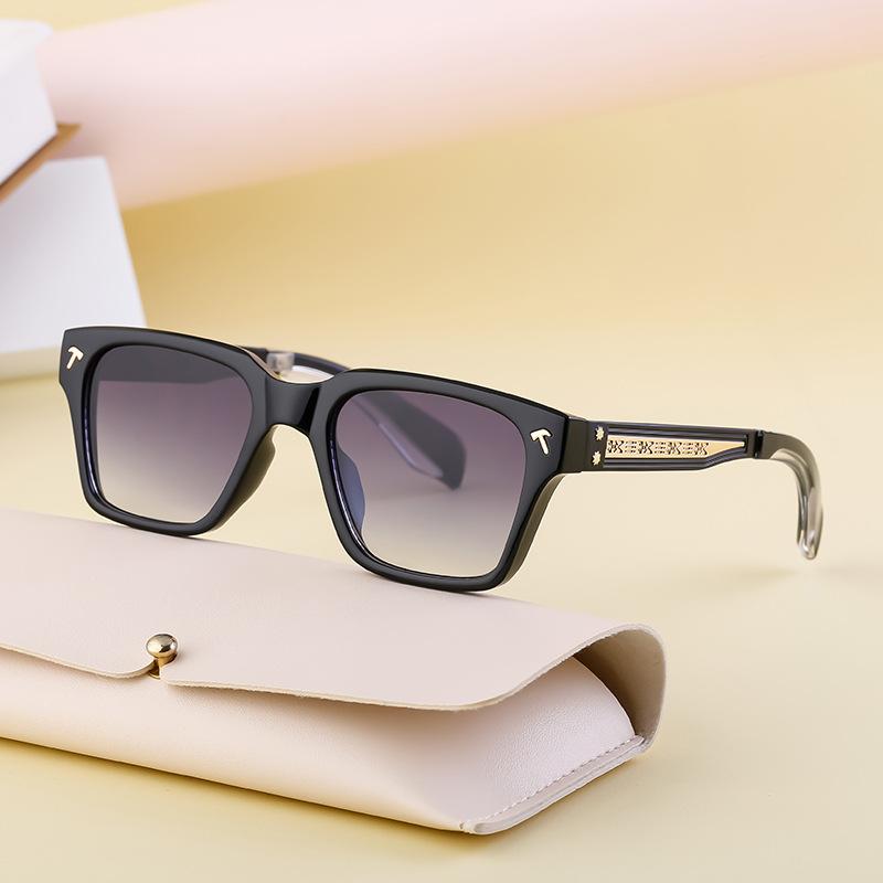 ・レンズカラー: グレー・フレームカラー: ブラック・透過率分類: カテゴリ2/サングラス・メガネ構造: フルリム・UVカット: UV400・カラー展開: ブラック、グレー、グリーン、砂ブラック、シルバー、ゴールド、ダークブラウン、ブラウン...