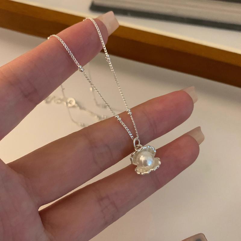 ・カテゴリ: ネックストラップ・素材: 銅・処理技術: 電気メッキ・デザイン: 幾何学的・ペンダント素材: 銅・周囲: 41cm-50cm・カラー: シェルパール（銅メッキシルバー）・トレンド要素: パール・スタイル: 高級感・商品名: シ...