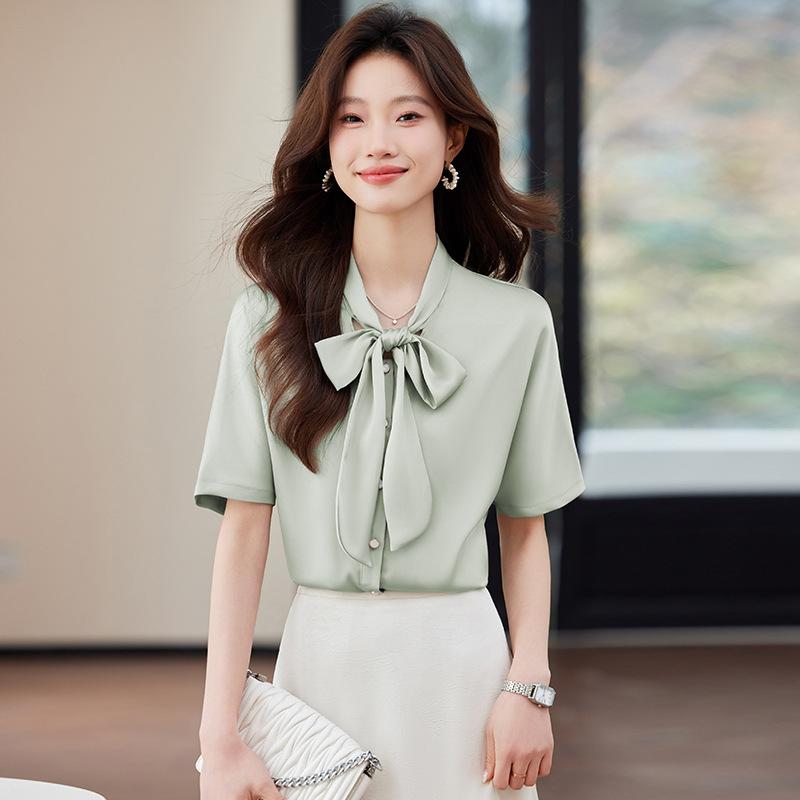 ・カテゴリ: シャツ・スタイル: エレガントカジュアル・タイプ: カーディガン・主な素材: ポリエステル、スパンデックス・素材配合率: ポリエステル90～95%・ネックライン: 襟付き・袖丈: 半袖・袖タイプ: レギュラー・フィット: スリ...