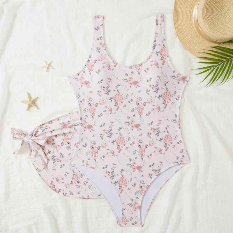 ・カテゴリ: ワンピース水着・性別: 女性・対象年齢: 成人・柄: 小花柄・特徴: 胸パッド付き、ノンワイヤー・主な素材: ポリエステル82%・重さ: 約200g・裏地: ポリエステル82%・用途: 水泳、ウォータースポーツ・サイズ展開: ...