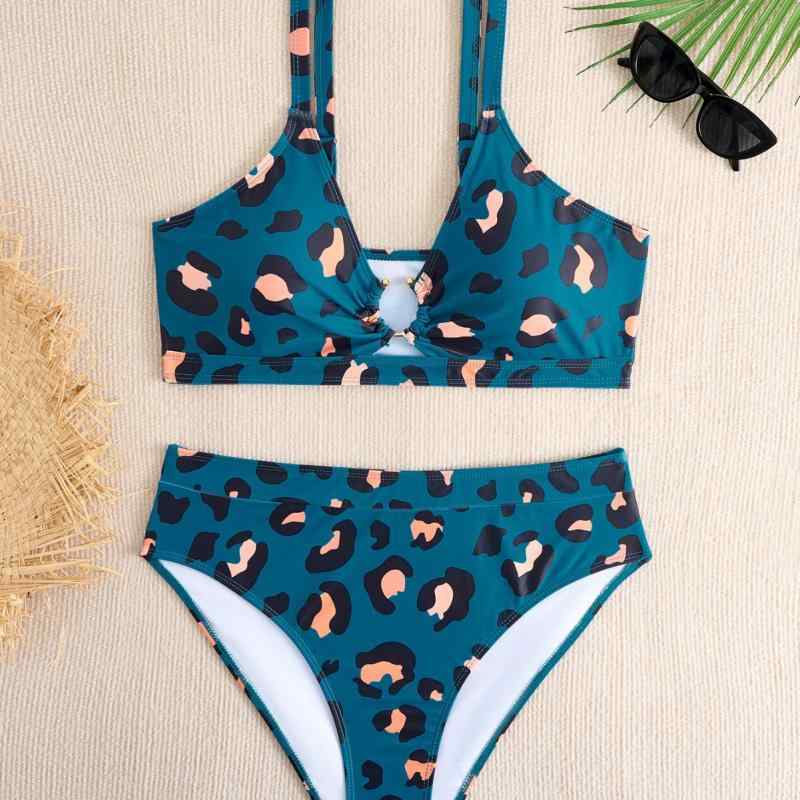 カテゴリ: 水着 スタイル: タイト, 欧米 対象: 女性 主な素材: ナイロン82% 裏地: ポリエステル18% パッド: 胸パッド付き, ワイヤーなし 袖丈: ノースリーブ 種類: 三角パンツ カラー: ピーコックグリーン サイズ: X...