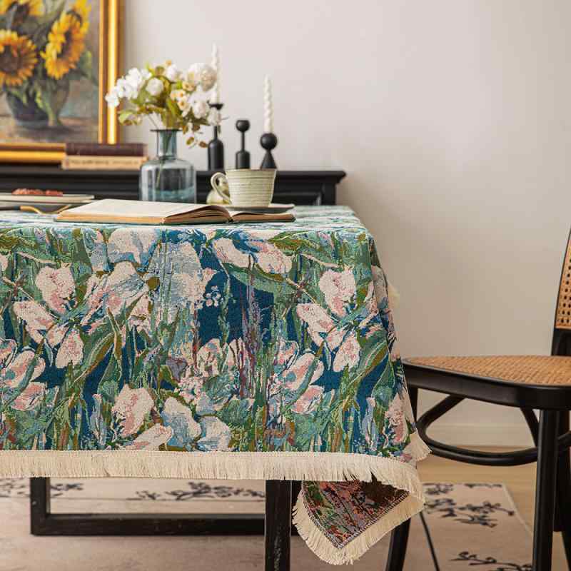 ・素材: ポリエステル・カテゴリ: テーブルクロス・形状: 長方形・カラー展開: チェリー、カシュー、ハス・サイズ展開: 60x60cm、90x90cm、100x140cm、110x110cm、140x140cm、140x160cm、140...