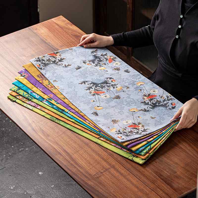 ・カテゴリ: 茶席・素材: 布地・重量: 約200g・スタイル: 新中式・カラー展開: 団花パープル、蝶恋花アースイエロー、蝶恋花ライトグレー、事事如意、蟠桃ブルー、翠竹グリーン、蝶恋花オレンジイエロー、春意盎然・サイズ展開: 48cm×2...