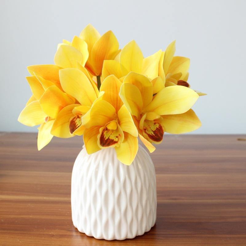 ・主な素材: 絹花・カラー展開: ホワイト、ピンク、ローズレッド、オレンジ、イエロー、グリーン