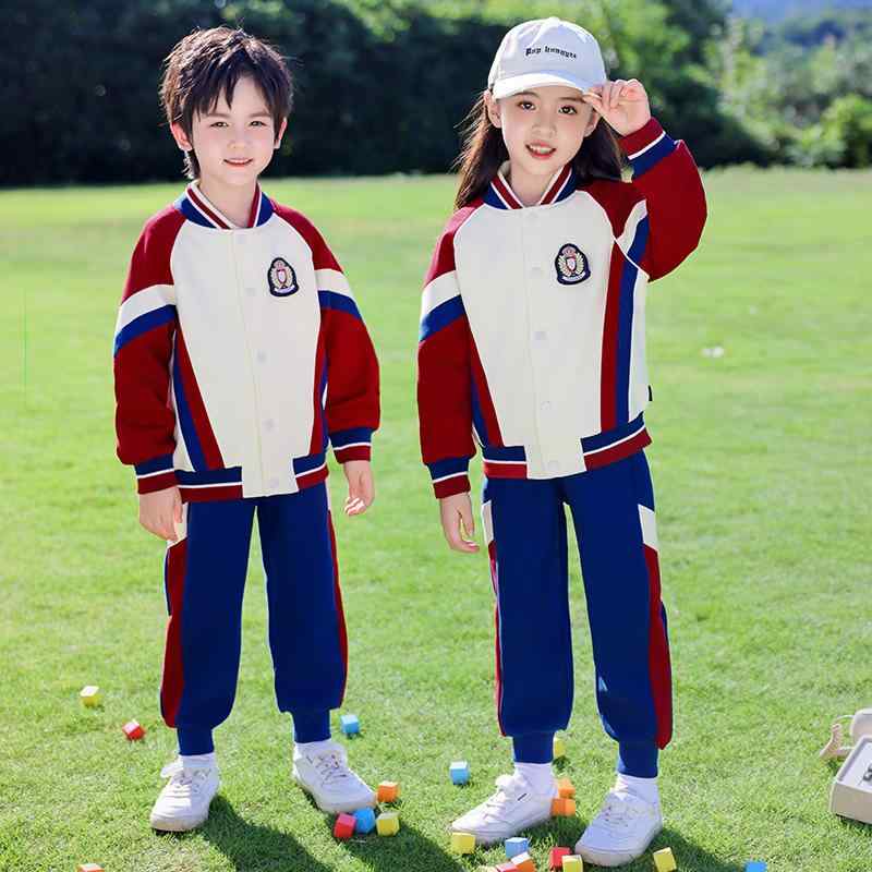 ・カテゴリ: スクールウェア・スタイル: カジュアル・性別: ユニセックス・対象年齢: 中大童・開閉方式: ジップアップ・セット内容: 長袖＋パンツ・生地加工: シャーリング、ソフト加工・主な素材: 綿95%以上・フード: 取り外し可能・カ...