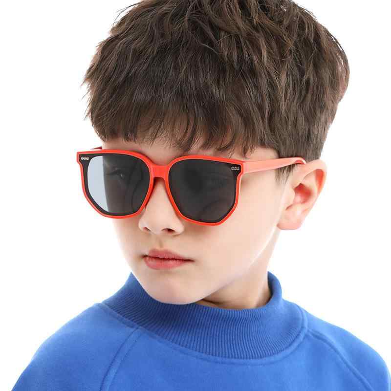 ・カテゴリ: ファッション、通勤・スタイル: 変形フレーム・フレーム構造: フルリム・フレーム素材: TPEE・レンズ素材: TAC・紫外線カット率: UV400・光透過率区分: カテゴリ3（サングラス）・カラー展開: グロスブラック、マッ...