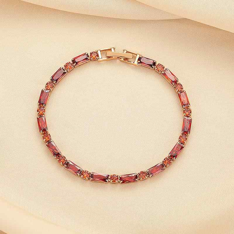 ・カテゴリ: アクセサリー・スタイル: ファッションOL、通勤・主な素材: 銅・加工方法: ジルコニア埋め込み・柄: 幾何学、四角形・カラー展開: プラチナ、シャンパンゴールド・対象: レディース