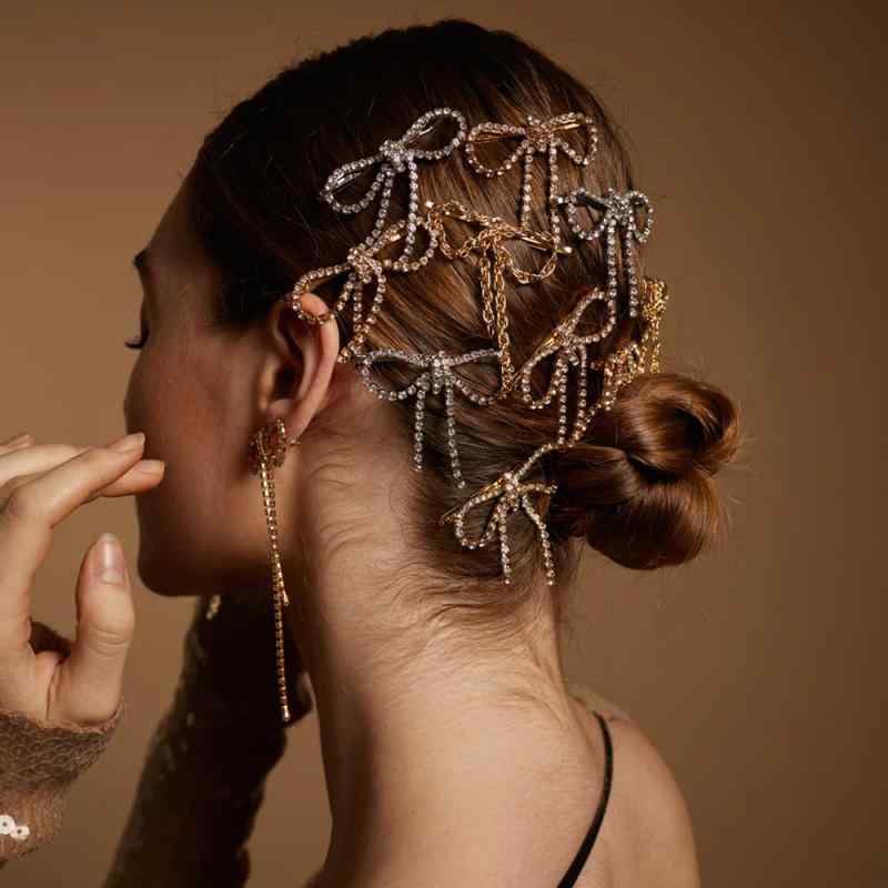 ・カテゴリ: ヘアアクセサリー・種類: 一字クリップ・素材: ラインストーン・デザイン: 蝶々結び、タッセル・加工技術: メッキ・スタイル: スウィート・スタイル分類: 清新スウィート・カラー展開: ゴールド、シルバー・対象: 女性
