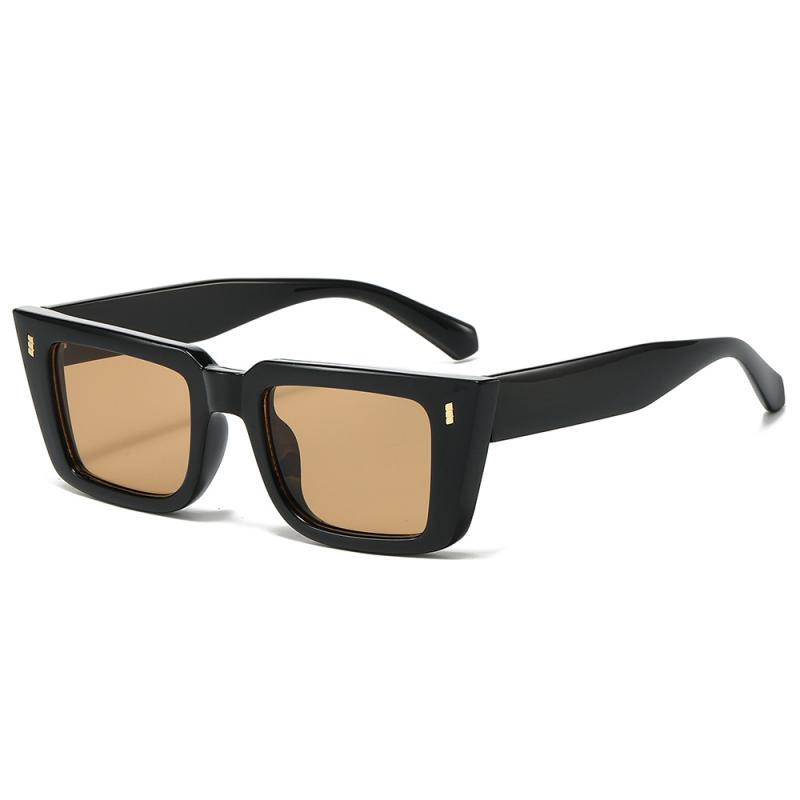 ・レンズカラー: グレー・フレームカラー: ブラック・レンズカテゴリ: カテゴリ2/サングラス・構造: フルリム・UVカット率: UV400・デザイン要素: スクエア・カラー展開: ブラックフレームグレーレンズ、レオパードフレームグレーレン...