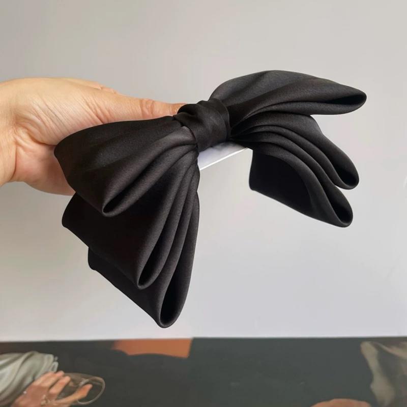 ・カテゴリ: ヘアアクセサリー・タイプ: バレッタ・クラフト: ハンドメイド・カラー展開: レッド、ブラック、アイボリー・デザイン: リボン・スタイル: フェミニン・対象: レディース