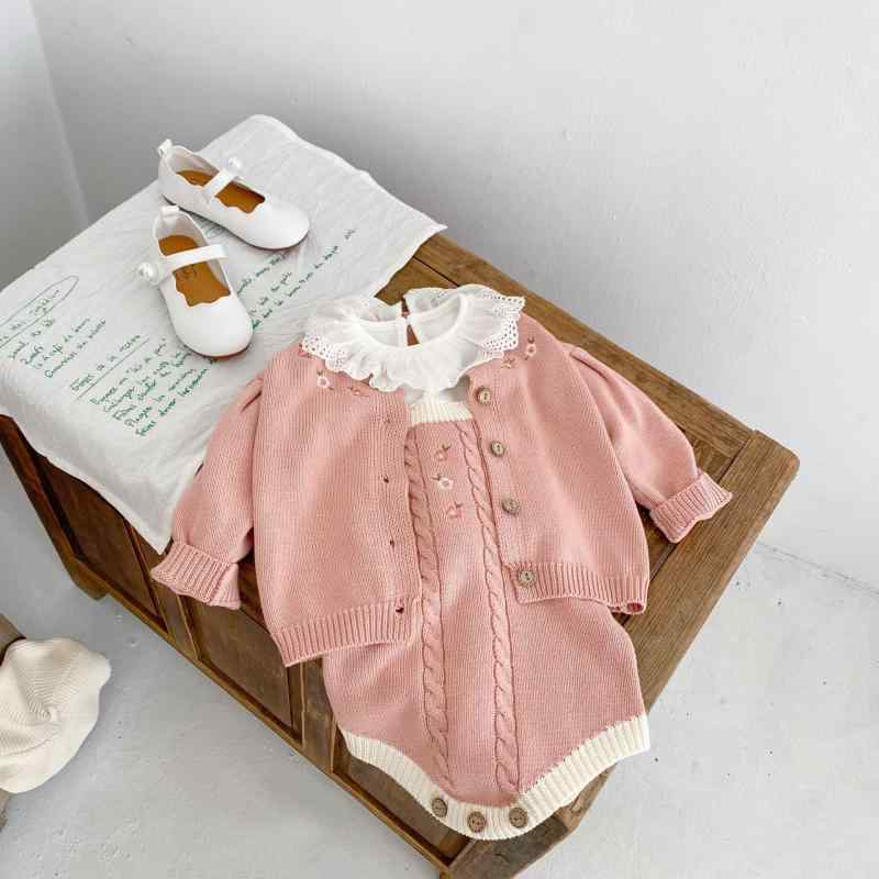 ・カテゴリ: 子供服セット・性別: 女性・スタイル: カジュアル・セットの種類: 新生児ギフトセット・セット内容: 2点セット・ギフト内容: 衣類・対象年齢: 新生児（0～1歳、身長80cm以下）・袖丈: 長袖・厚み: 普通・柄: 無地、花...