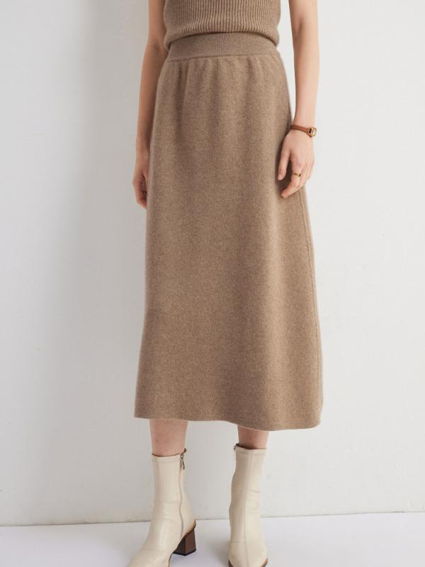 ・カテゴリ: スカート・スタイル: エレガント通勤・主な素材: カシミヤ95%以上・柄: 無地・加工: 防シワ加工・スカート丈: ロング・伸縮性: 中・カラー展開: ベージュ、キャメル、チャコールグレー、ブラック・サイズ展開: M、L
