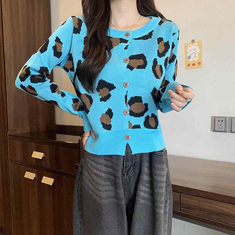 ・カテゴリ: セーター、ニット・スタイル: 上品通勤、アーバンカジュアル・組み合わせ: 単品・着丈: 普通丈・ネックライン: クルーネック・袖丈: 長袖・袖タイプ: 通常袖・着用スタイル: カーディガン・素材構成: 95%以上・対象年齢: ...