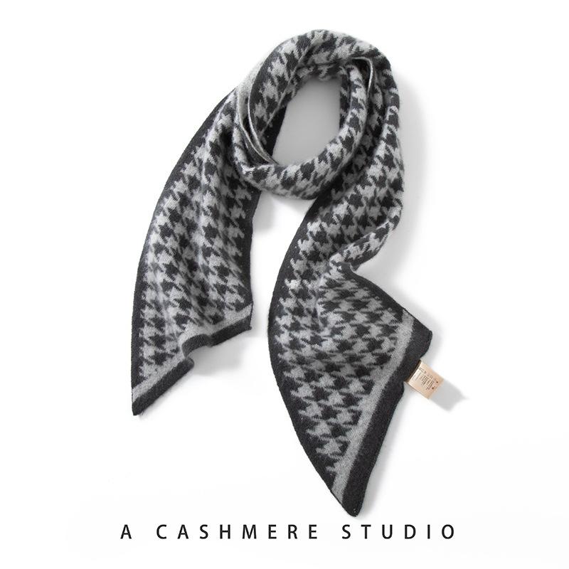 ・編み方: 経編み・デザイン要素: スクエア・機能: 保温・丈: ミドル・カラー展開: ダークグレー、スカイブルー、キャメル・主な素材: カシミヤ100%・スタイル: ベーシック、ファッションOL、通勤・加工: ノーアイロン・サイズ: 約1...