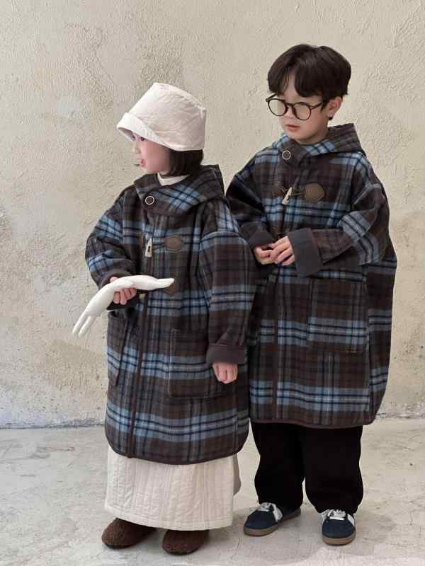 ・対象年齢: 中小児向け (3〜8歳、身長100〜140cm)・ネックライン: 襟付き・スタイル: 韓国風・柄: チェック・厚さ: 厚手・生地加工: 柔軟加工・フード: フード付き (取り外し不可)・要素: チェック、可愛い・袖丈: 長袖・...