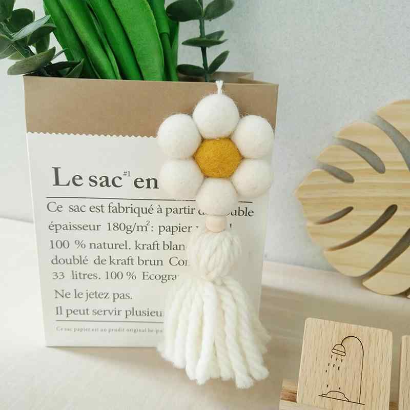 ・素材: ウールフェルト・スタイル: 北欧・カテゴリ: ウォールデコレーション・カラー展開: ホワイト, ピンク, オレンジ, ブラウン, グリーン, マスタード, ホワイトピンク・サイズ: 約20cm・用途: インテリア装飾品