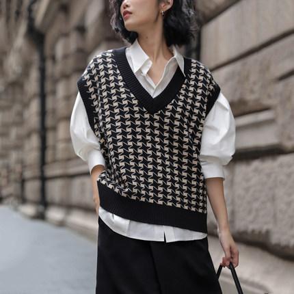 ・カテゴリ: ベスト・スタイル: プルオーバー、カジュアル、日系、シンプル、ユニセックス、原宿系、韓国系、リラックス・主な素材: 羊毛95%以上・ネックライン: Vネック・柄: 千鳥格子・カラー展開: チェック・サイズ展開: S、M・対象年...
