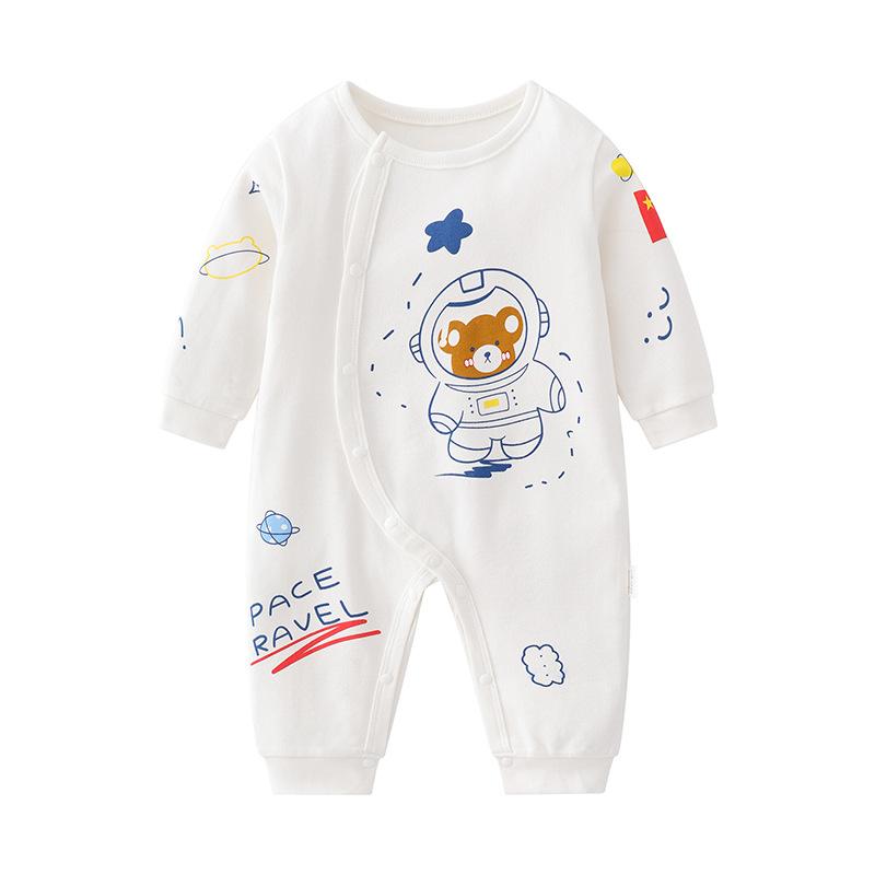 ・カテゴリ: ロンパース、カバーオール・スタイル: カジュアル・主な素材: 綿100%・袖丈: 長袖・柄: 宇宙飛行士柄・厚さ: 普通・安全基準: A類・適応シーズン: オールシーズン・対象年齢: 新生児（0〜1歳、身長80cm以下）・性別...