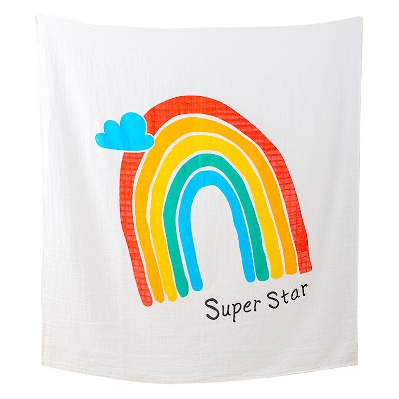 ・カテゴリ: おくるみ・主な素材: 綿100%・柄: カートゥーン・デザイン展開: レインボー、日の出、ムーンボート、ジャック象、麦わら帽子恐竜、自由飛行、うさぎ抱き枕、熱気球、ロケット旅・サイズ: 120cm x 120cm