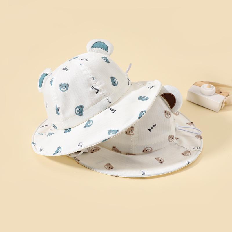 ・カテゴリ: バケットハット・カラー展開: コーヒー小熊、ベージュ小熊、ブルー小熊・サイズ展開: 帽囲44-51cm (10ヶ月-3歳向け)・つばのスタイル: 広いつば・トップスタイル: ドーム型・機能: 紫外線対策、防風、日よけ・スタイル...