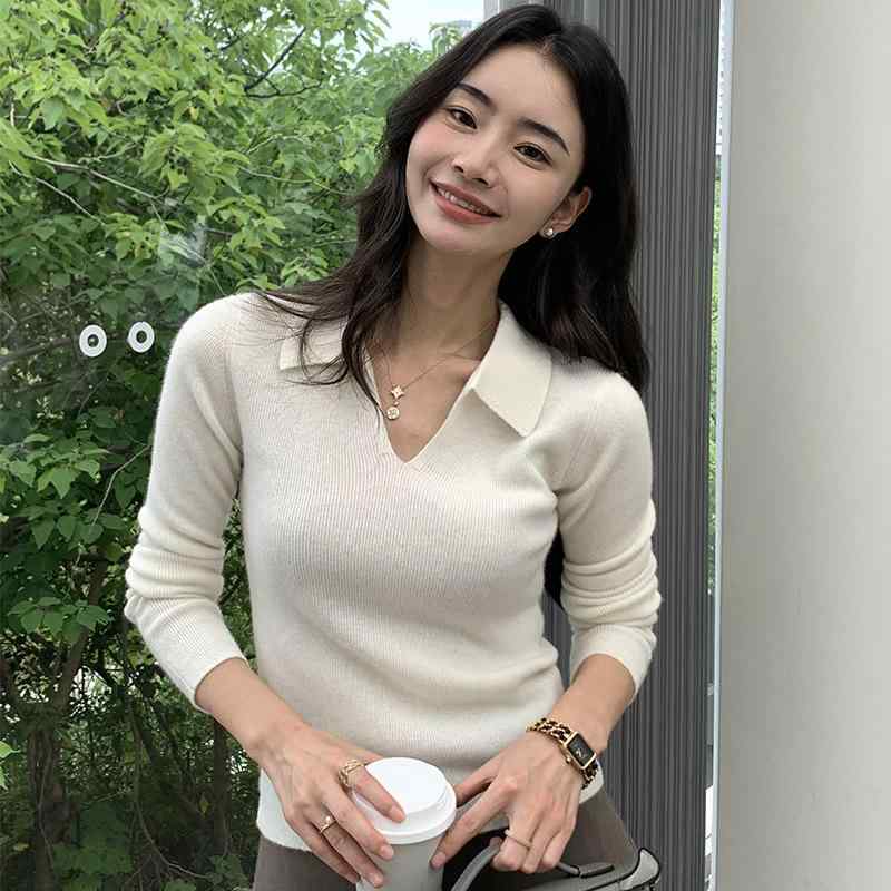 ・カテゴリ: セーター・スタイル: きれいめ通勤・主な素材: 羊毛50～70%未満、カシミヤ30～50%未満・柄: 無地・フィット: レギュラーフィット・袖タイプ: レギュラー・ネックライン: ポロネック・袖丈: 長袖・着丈: ミドル丈・加...