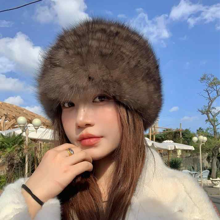 ・カテゴリ: ニット帽・トップデザイン: ラウンド・つば: なし・カラー展開: ダークブラウン（セーブル本来の色）、ライトブラウン（セーブル本来の色）・サイズ: フリーサイズ（頭周り56-60cm対応）・機能: 保温、防風・スタイル: オリ...