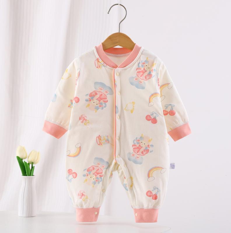 ・カテゴリ: ロンパース・スタイル: キャラクター・主な素材: 綿100%・袖丈: 長袖・厚さ: 厚手・留め具: シングルボタン・性別: ユニセックス・対象年齢: 新生児（0〜1歳、身長80cm以下）・カラー・柄展開: ピンクチェリーうさぎ...