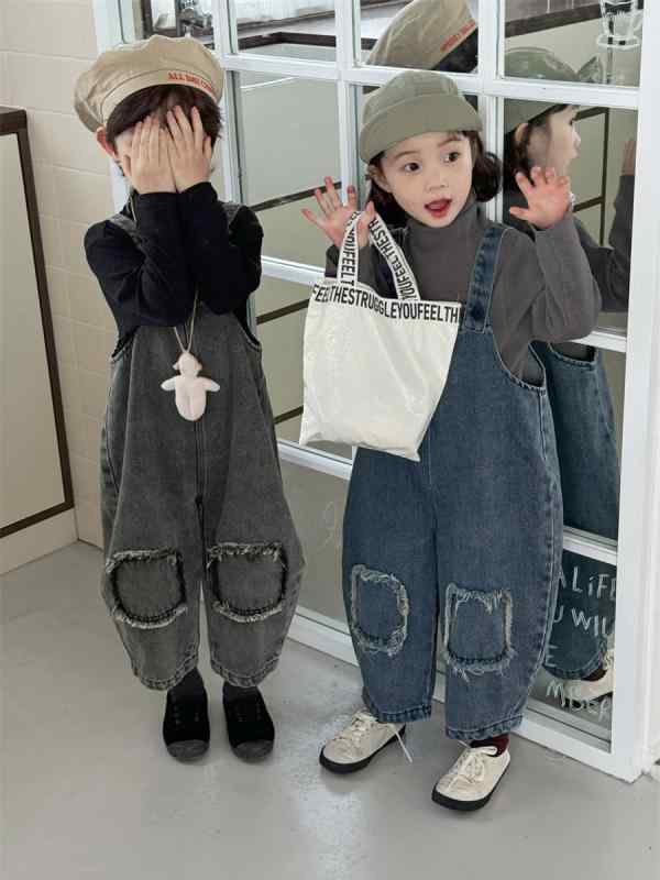 ・カテゴリ: 子供用パンツ・タイプ: オーバーオール・スタイル: 韓国風・性別: ユニセックス・主な素材: 綿90%・生地: デニム・生地加工: 柔軟加工・パンツ丈: アンクル丈・ウエスト: ハイウエスト・ウエスト開閉: ゴムウエスト・デザ...