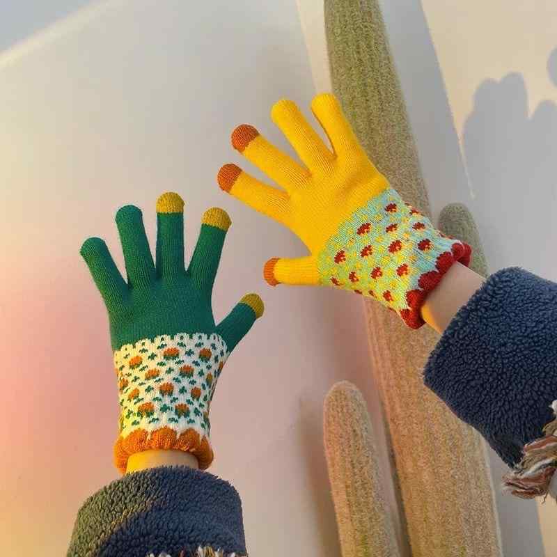 ・機能: タッチスクリーン、保温、防風・タイプ: 5本指グローブ・カラー展開: グリーン、イエロー・スタイル: ニッチ、インスタ風、インフルエンサー風・主な素材: 毛糸・カテゴリ: 保温グローブ・流行要素: 植物、花柄