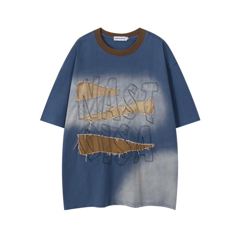 ・カテゴリ: Tシャツ・スタイル: アメリカンカジュアル・主な素材: 綿100%・柄: 英数字・フィット: ルーズ・デザイン: プルオーバー・ネックライン: クルーネック・袖丈: 半袖・厚さ: 標準・加工: 洗い加工・クラフト: 刺繍・カラ...