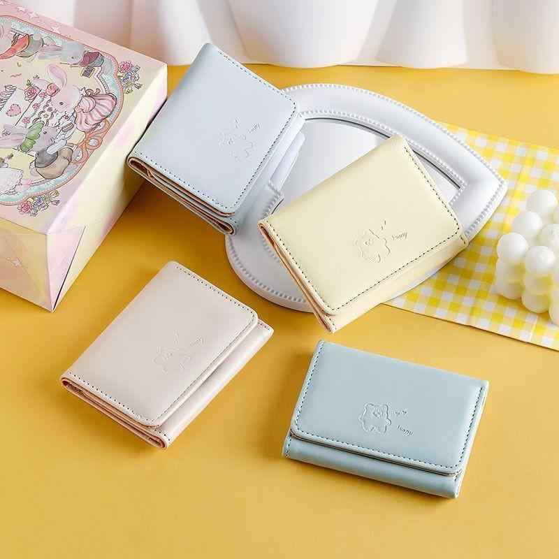 ・素材: PU・柄: アニメーション・性別: ユニセックス・スタイル: フレッシュ、スウィート・カラー展開: ライトブルー、ライトピンク、タロイモパープル、ライトイエロー・シーン: デイリー・折り畳み数: 3つ折り・裏地素材: PU・機能:...