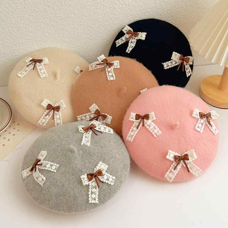 ・カテゴリ: ベレー帽・カラー展開: スウィートピンク、クリームホワイト、グレージュ、ベージュ、ブラック・つばのスタイル: つばなし・トップデザイン: ラウンドトップ・機能: 防風・主な素材含有率: 61%〜70%・スタイル: インスタ風、...