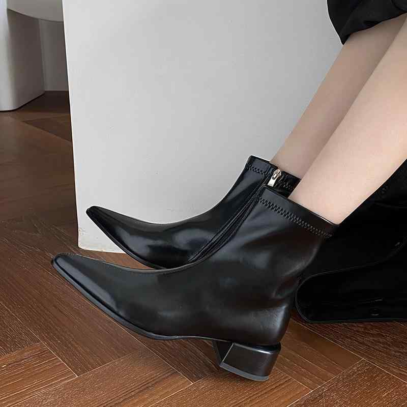 ・カテゴリ: ショートブーツ・アッパー素材: マイクロファイバー・ソール素材: ゴム・性別: レディース・スタイル: シンプル・つま先形状: ポインテッドトゥ・ヒール形状: チャンキーヒール・ヒール高さ: 3〜5cm・デザイン: ステッチ・...